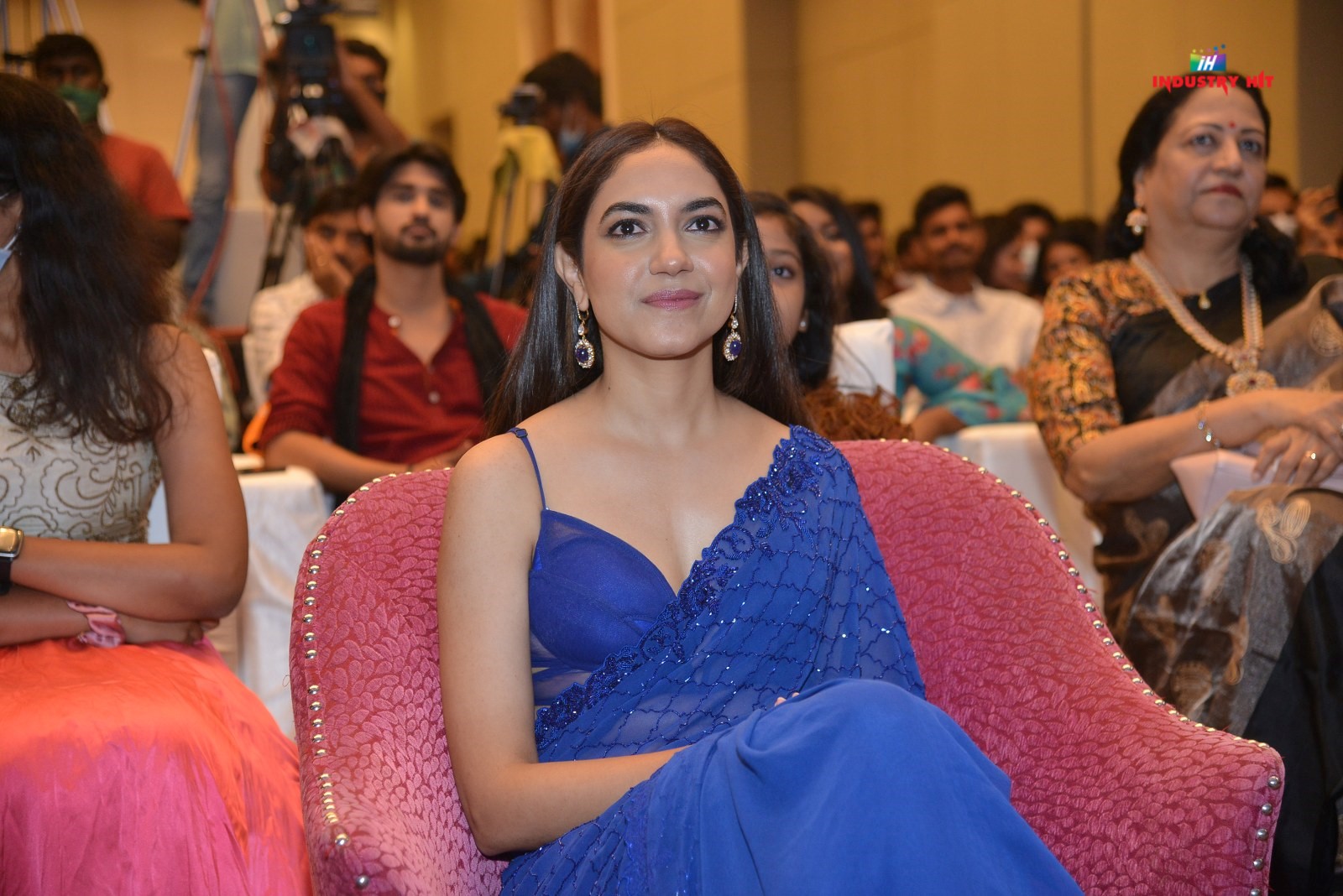 Reetu Varma competing with Pooja Hegde...?