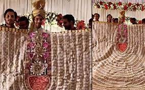 Biggest currency garland of this groom shocks internet