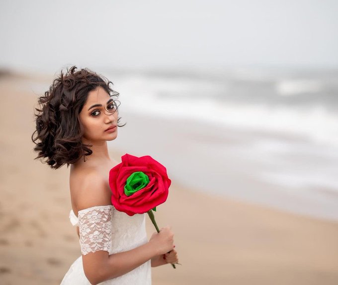 Losliya admiringly emotional on Sri Lankan crisis