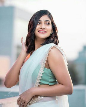 Losliya admiringly emotional on Sri Lankan crisis