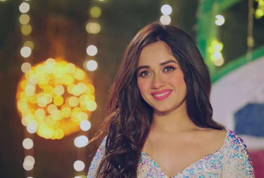 Actress bold scenes minor actress...