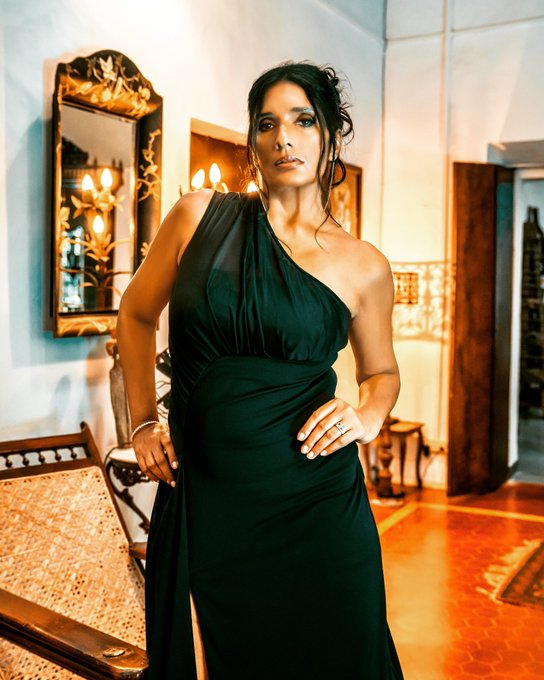 Anu Aggarwal old memories used to live with her in live tog