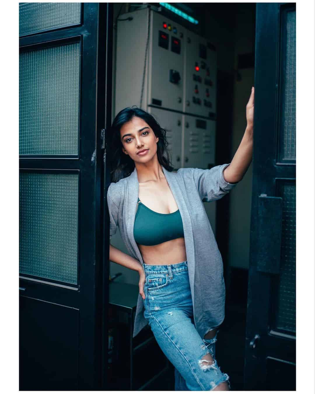 HIT Girl’s Saaaxcccyyy Pose - Hot Photos