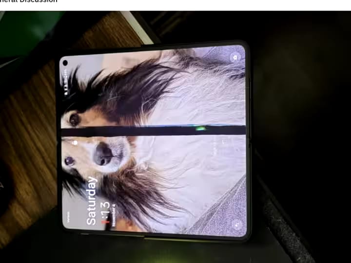 Oneplus Open is facing problem of green line and dead pixel