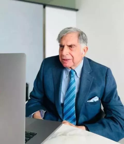 Ratan Tata: Know about everyone who stays away from the lim