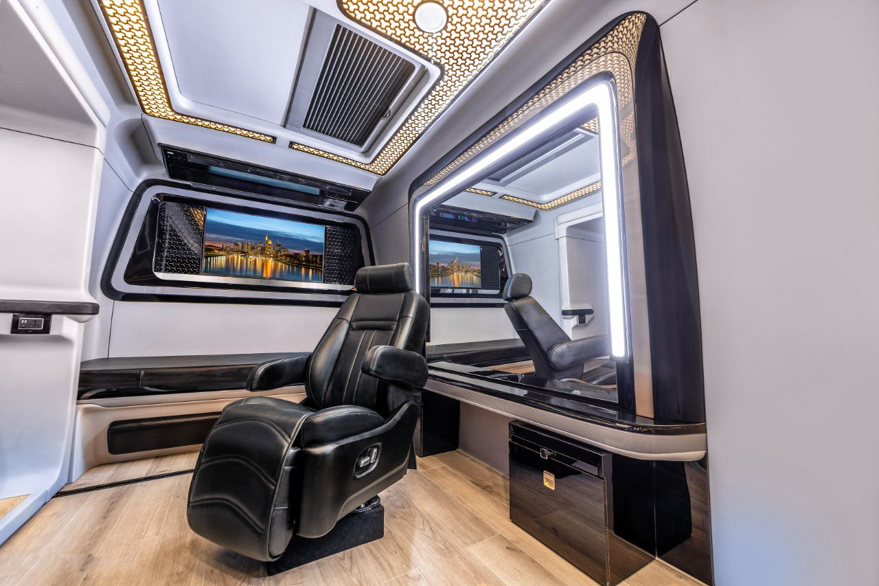 Happy Birthday Allu Arjun - Vanity van to Private Jet - Exp