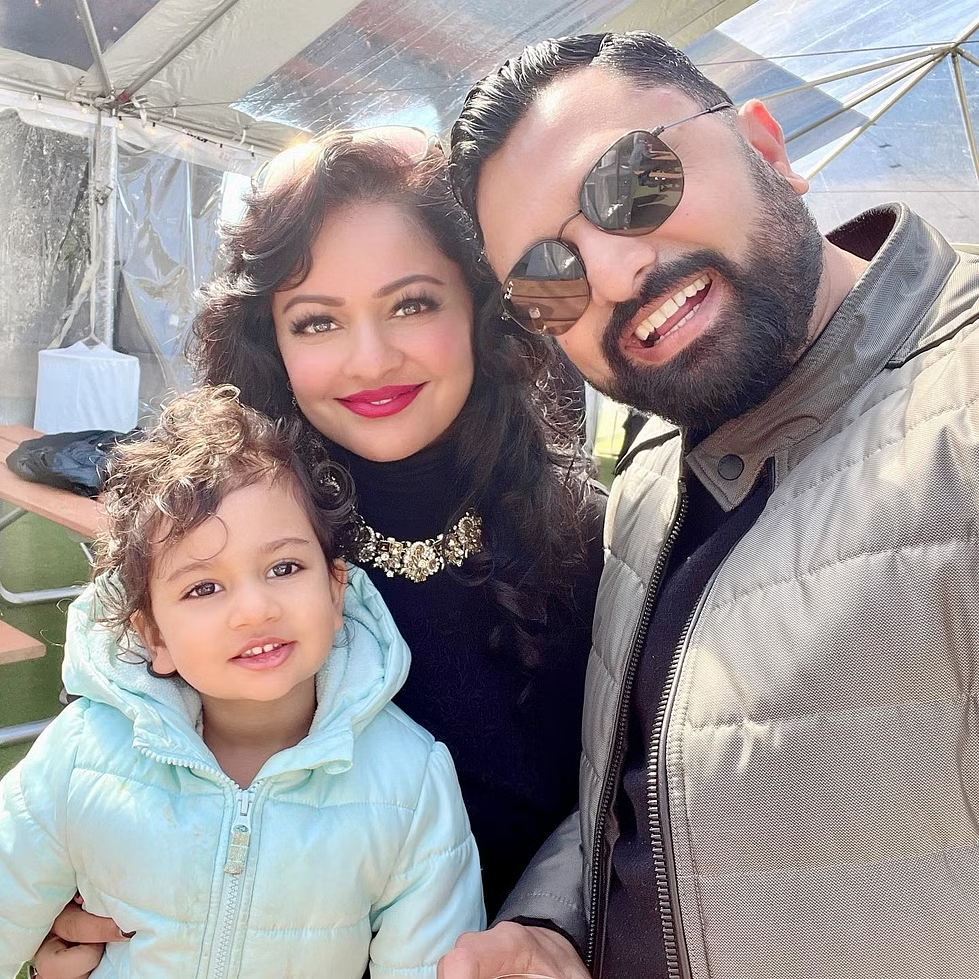 Pooja who was close to Kamal shares Pool Video with Daughter