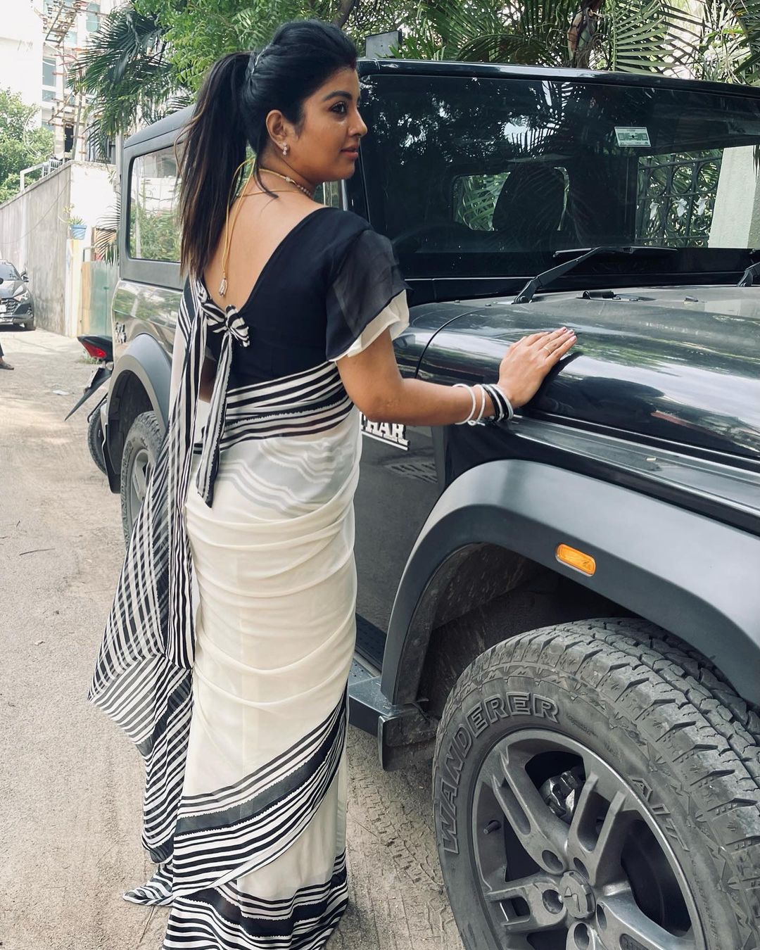 Married Fatman and now Exposing in Transparent Saree after