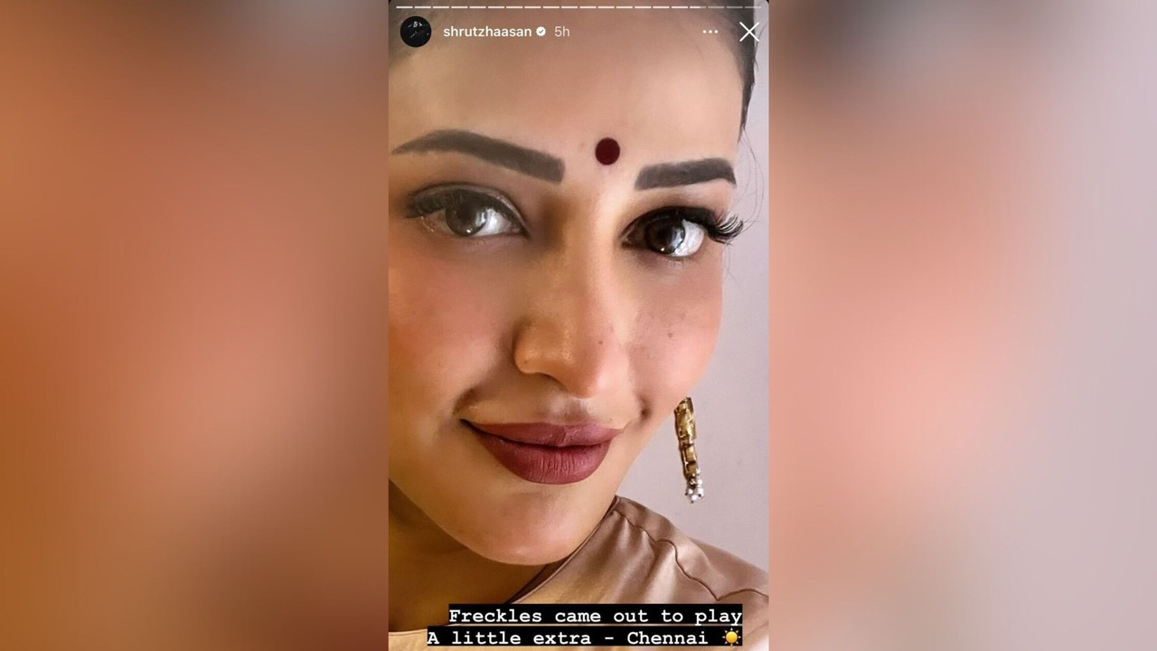Shruti Haasan flaunts her freckles in latest selfie
