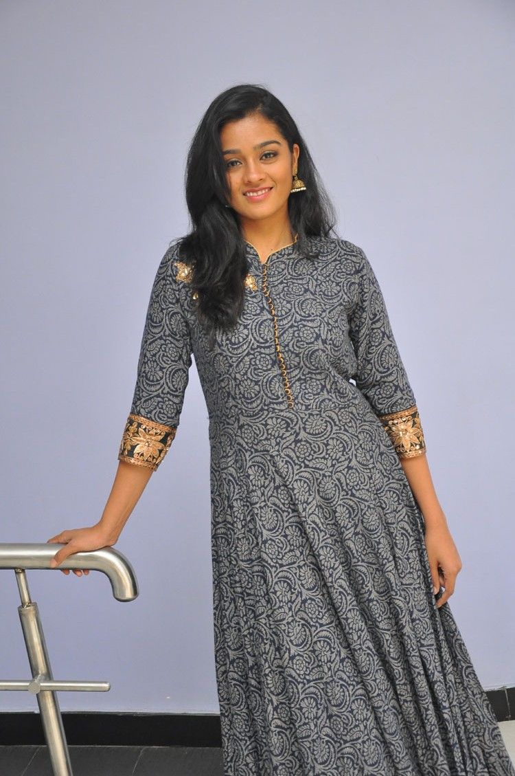 Actress Gayathri Latest Photos