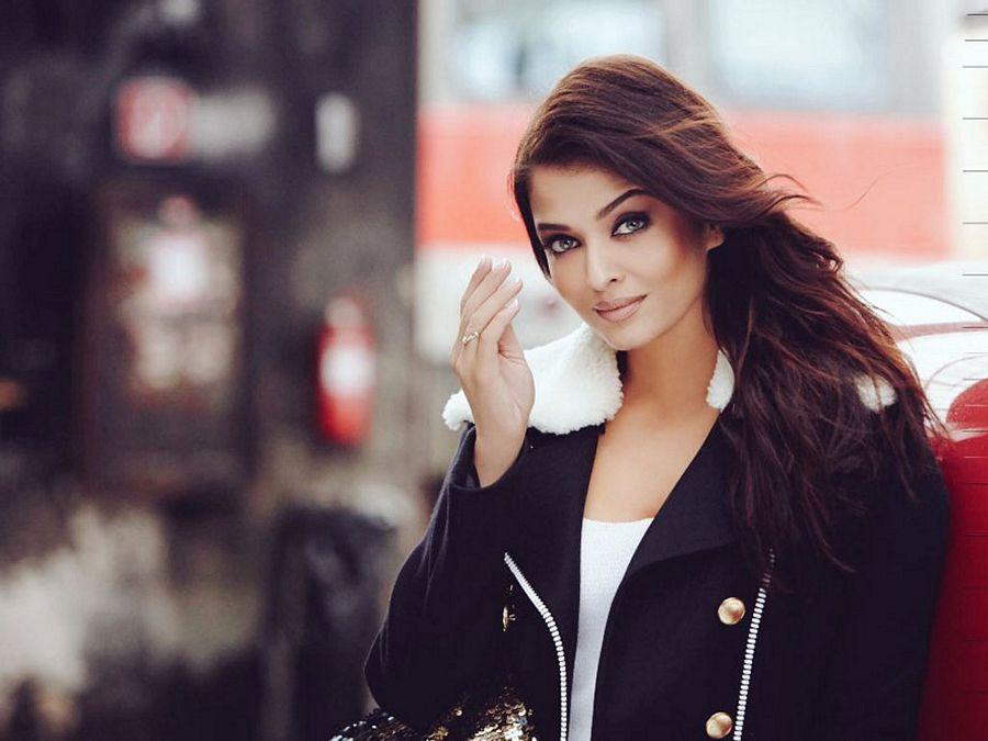 BIRTHDAY SPECIAL: Rare Photos Of Aishwarya Rai You ve Never