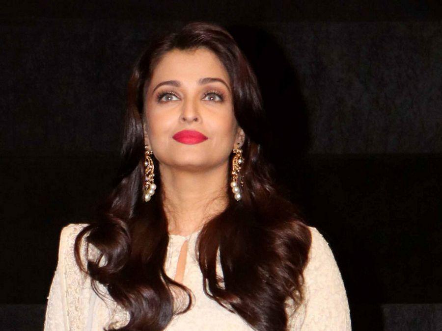 BIRTHDAY SPECIAL: Rare Photos Of Aishwarya Rai You ve Never