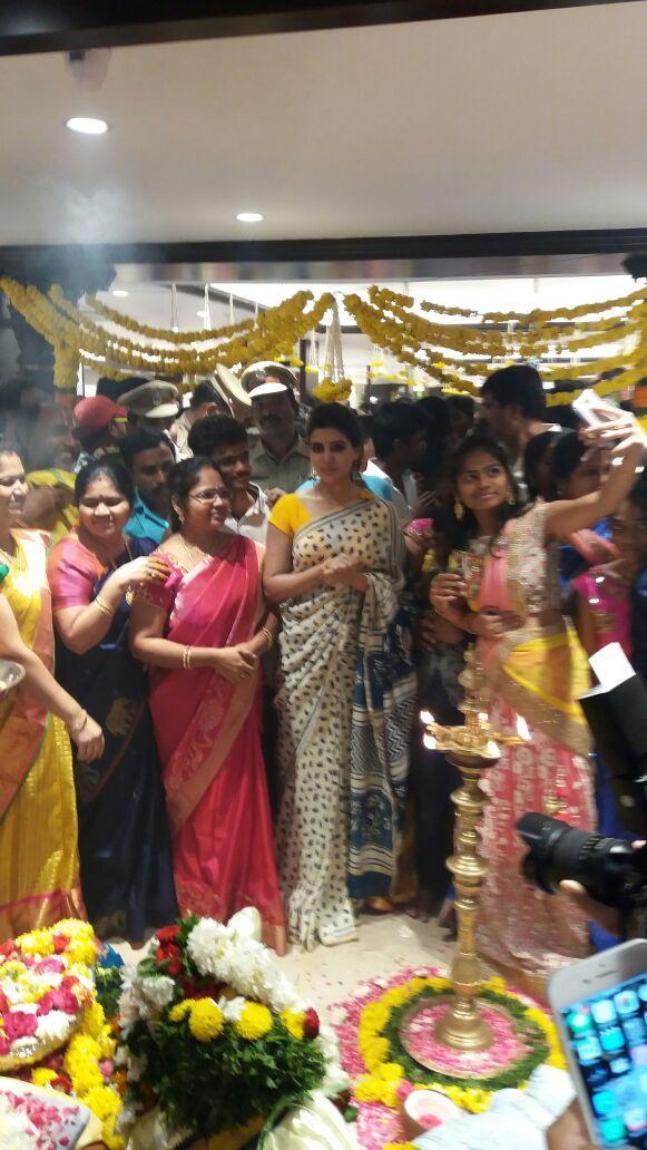 Samantha At Akruthi Silks Launch In Chiralas Photos