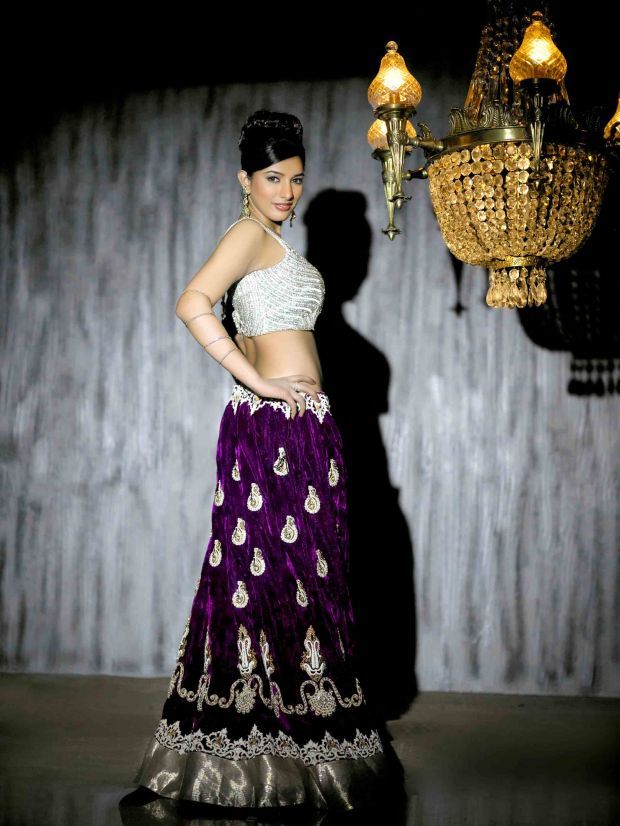 Divya Bhandari Hot Spicy Photos