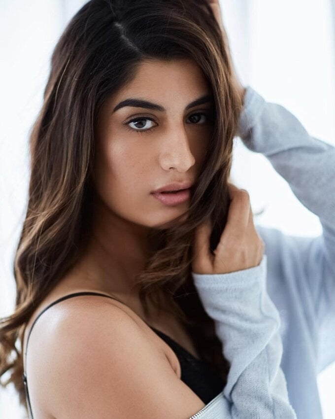 Actress And Model Erika Packard Image Collection