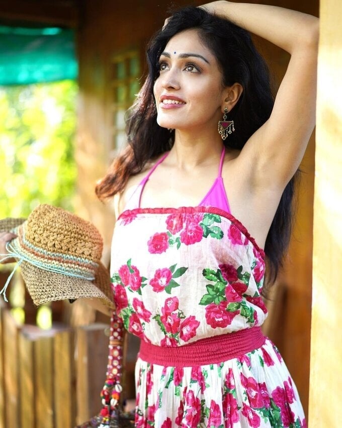 Actress And Model Khushali Kumar Latest Sizzling Photo Coll