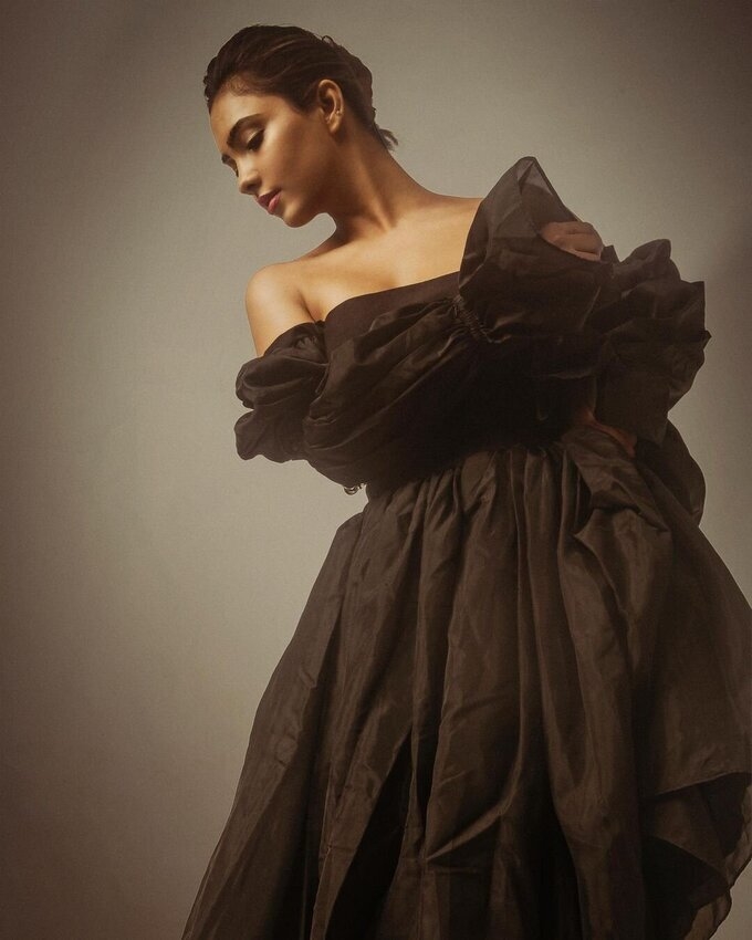 Actress And Model Pooja Banerjee Image Collection