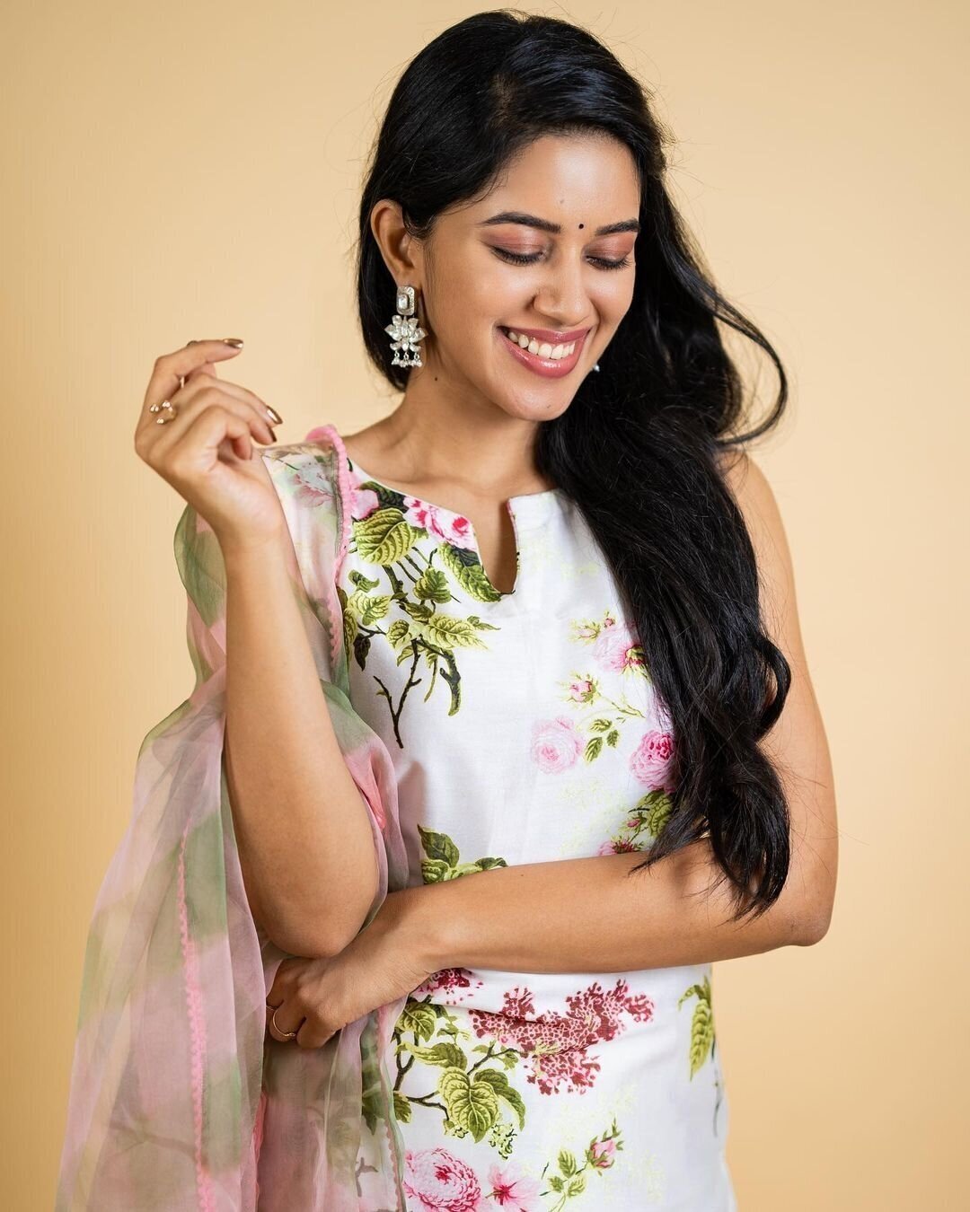 Mrinalini Ravi New Looks Photos