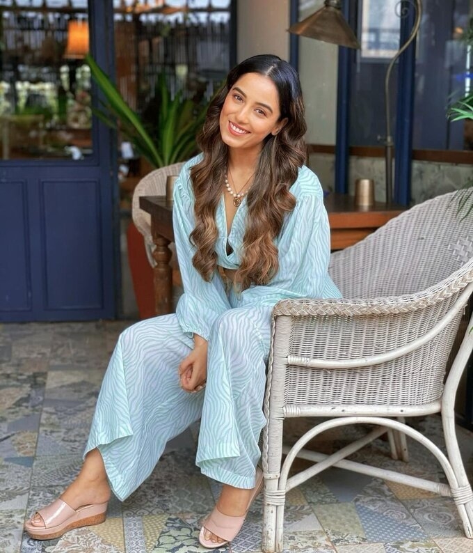 Srishty Rode Hot Photos Collection