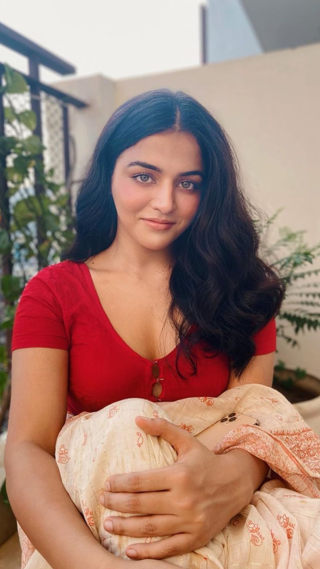 Wamiqa Gabbi Hot Navel Saree Pics