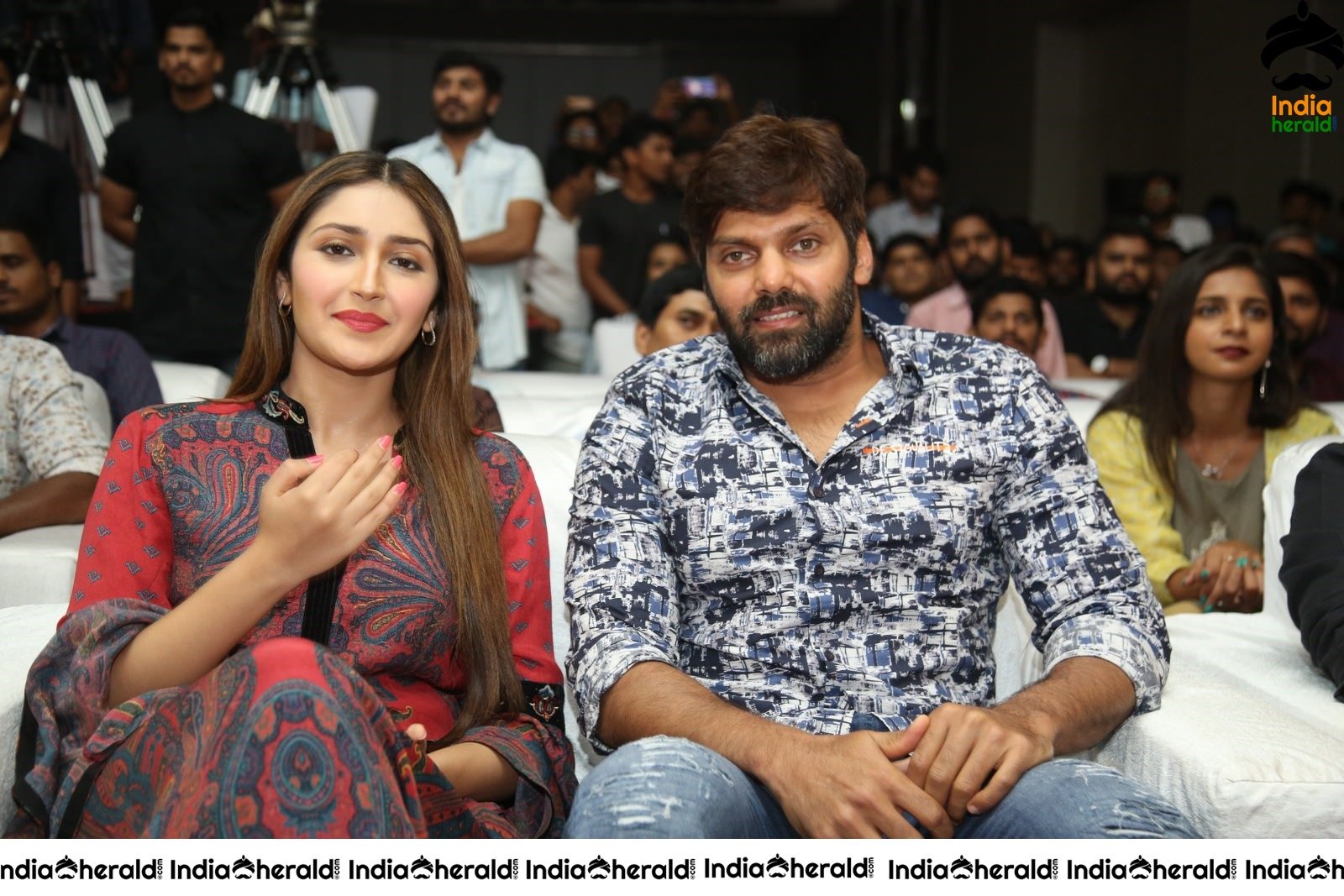 Actor Arya And Sayyeshaa Seen Together And They Look Gorgeo