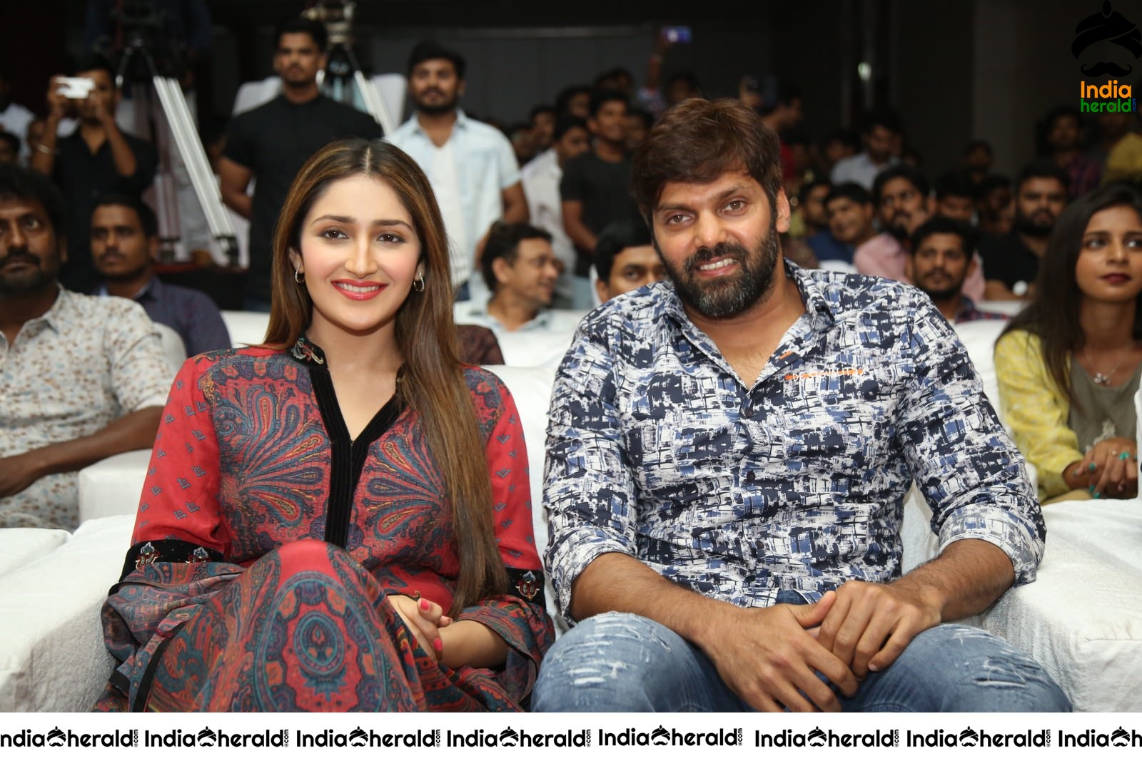 Actor Arya And Sayyeshaa Seen Together And They Look Gorgeo