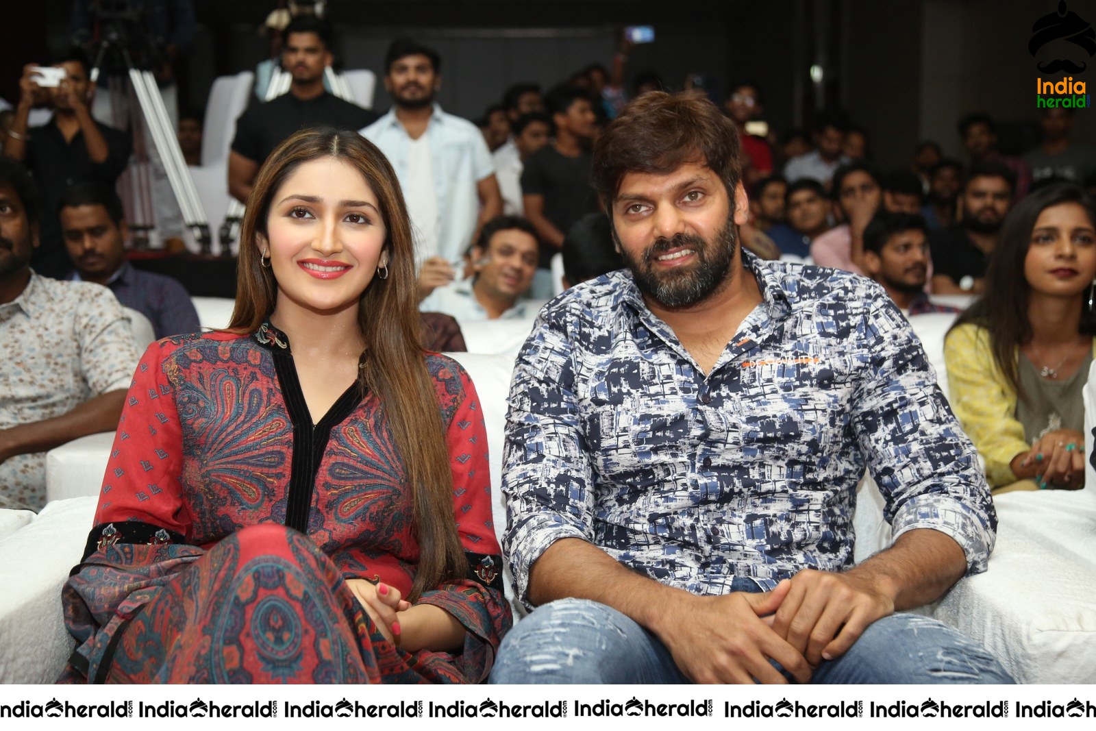 Actor Arya And Sayyeshaa Seen Together And They Look Gorgeo