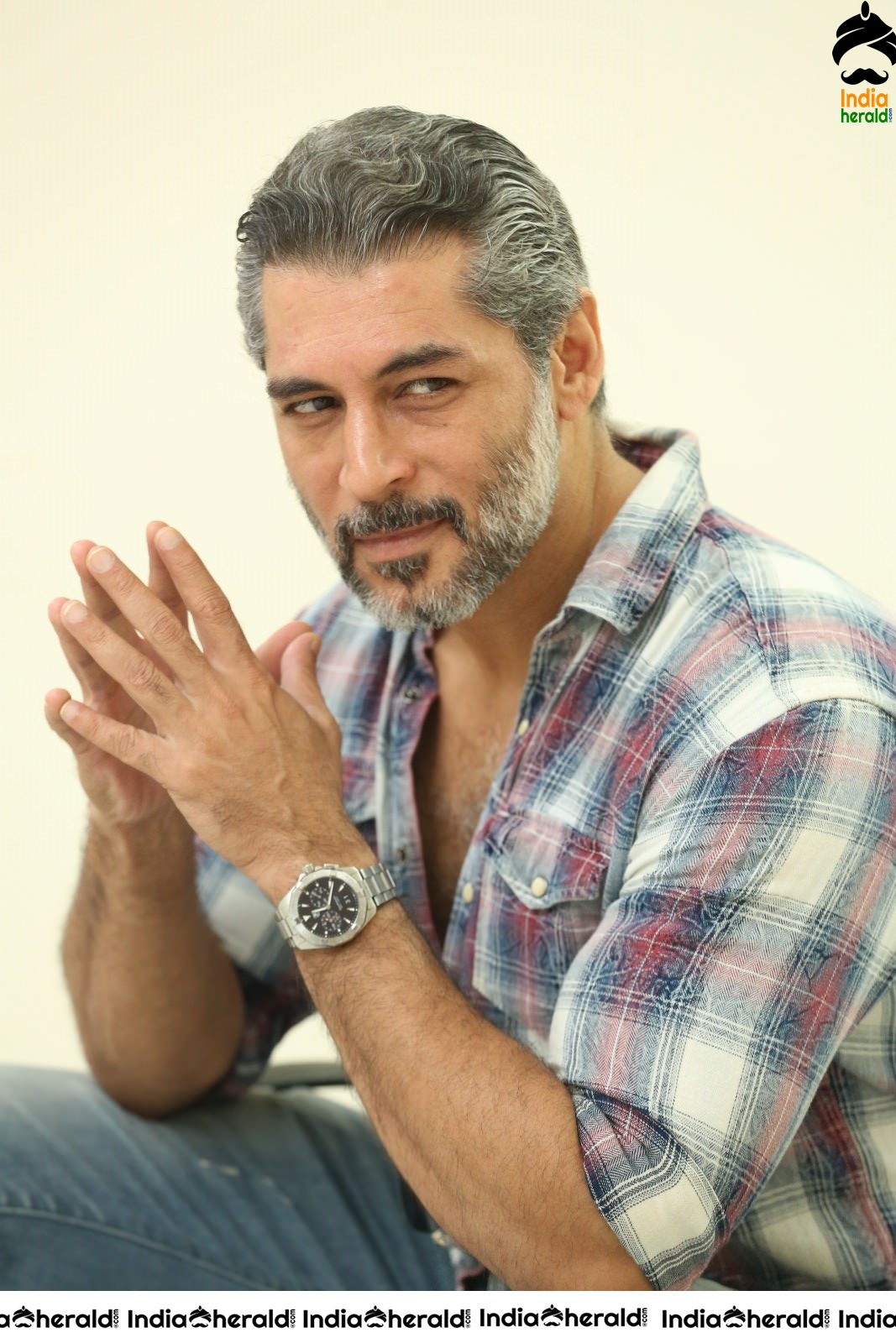 Actor Tarun Arora Looking Stylish like a Hot Hunk in this P