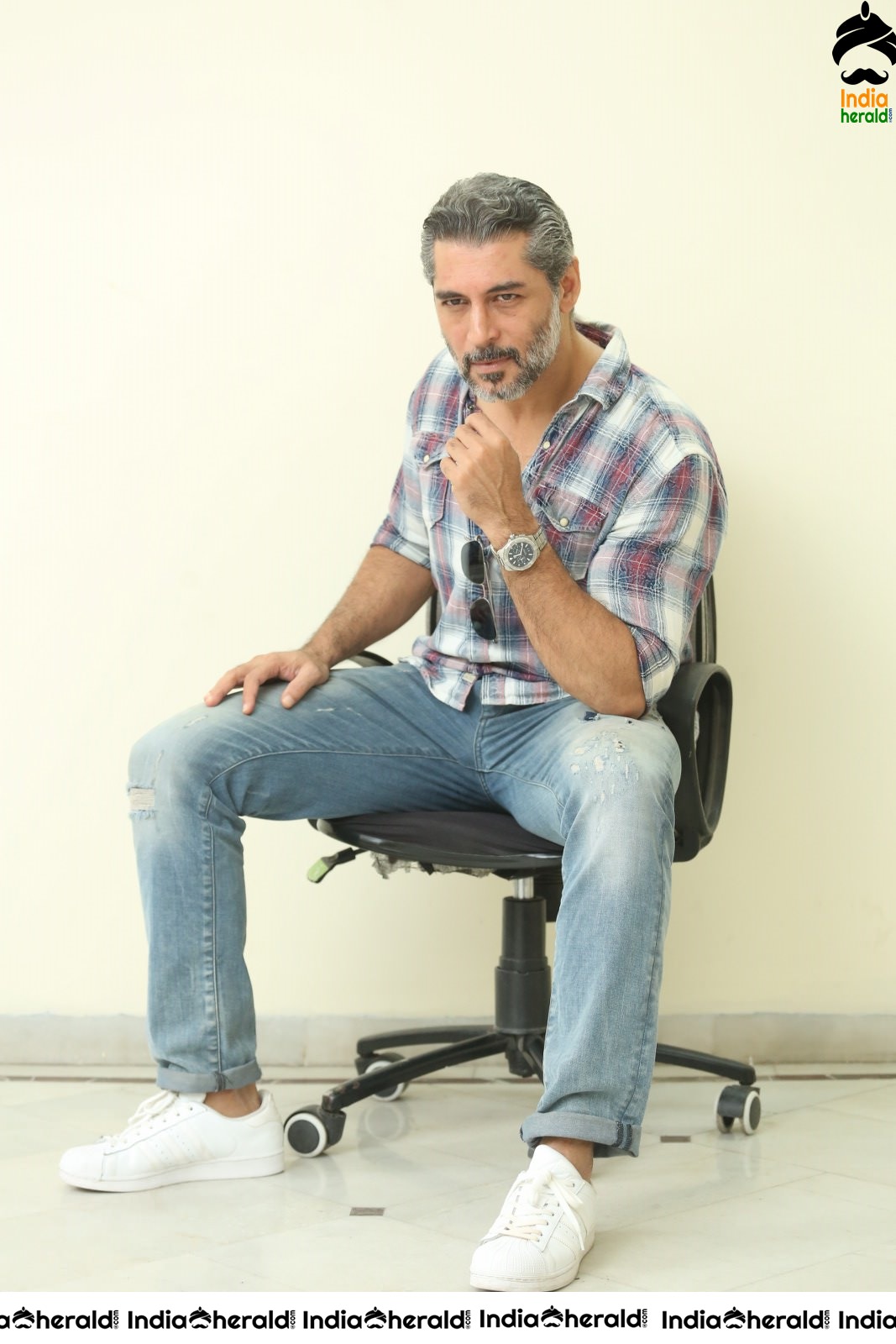 Tarun Arora Shirtless