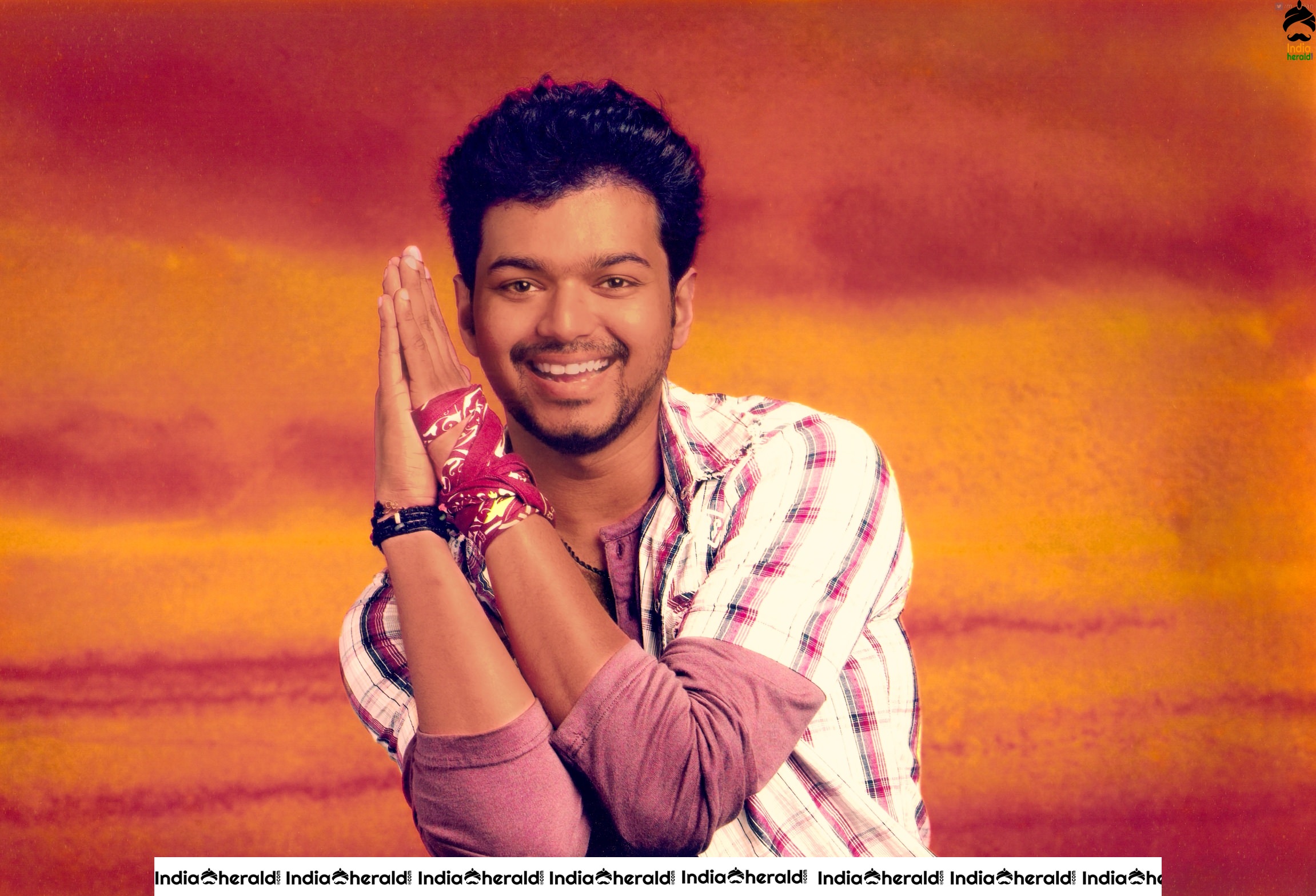 Actor Vijay Rare Photos with Asin while shooting and also O