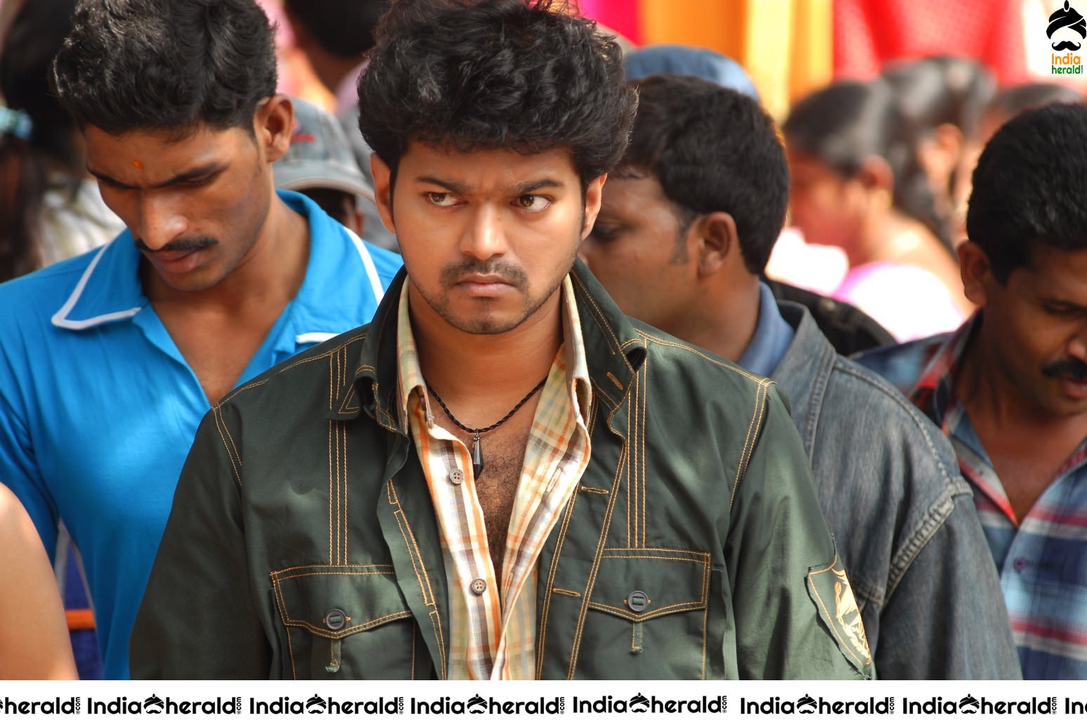 Actor Vijay Rare Photos with Asin while shooting and also O