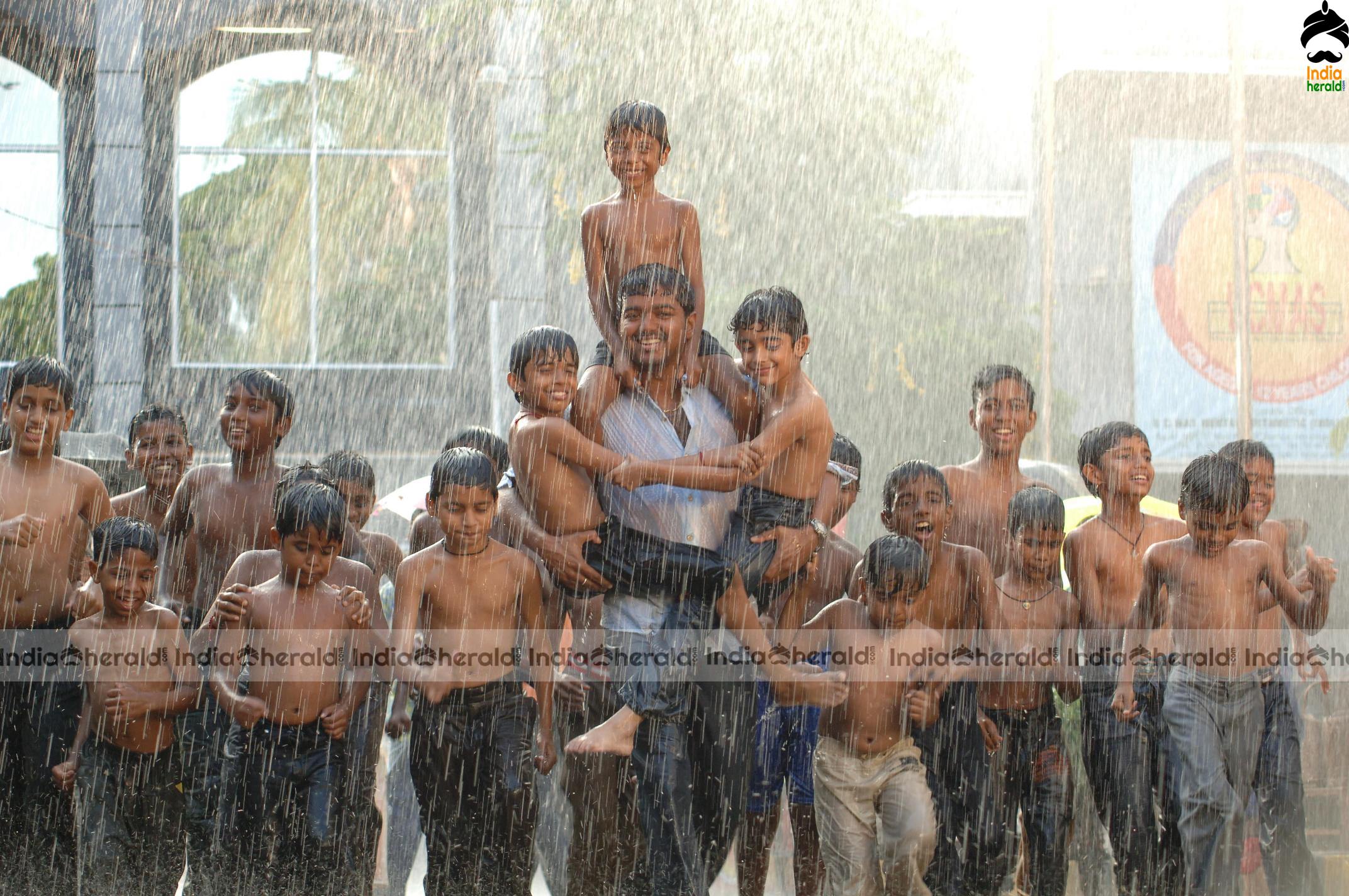 Actor Vijay Rare Photos with Hot Trisha from 2006 movie Aat