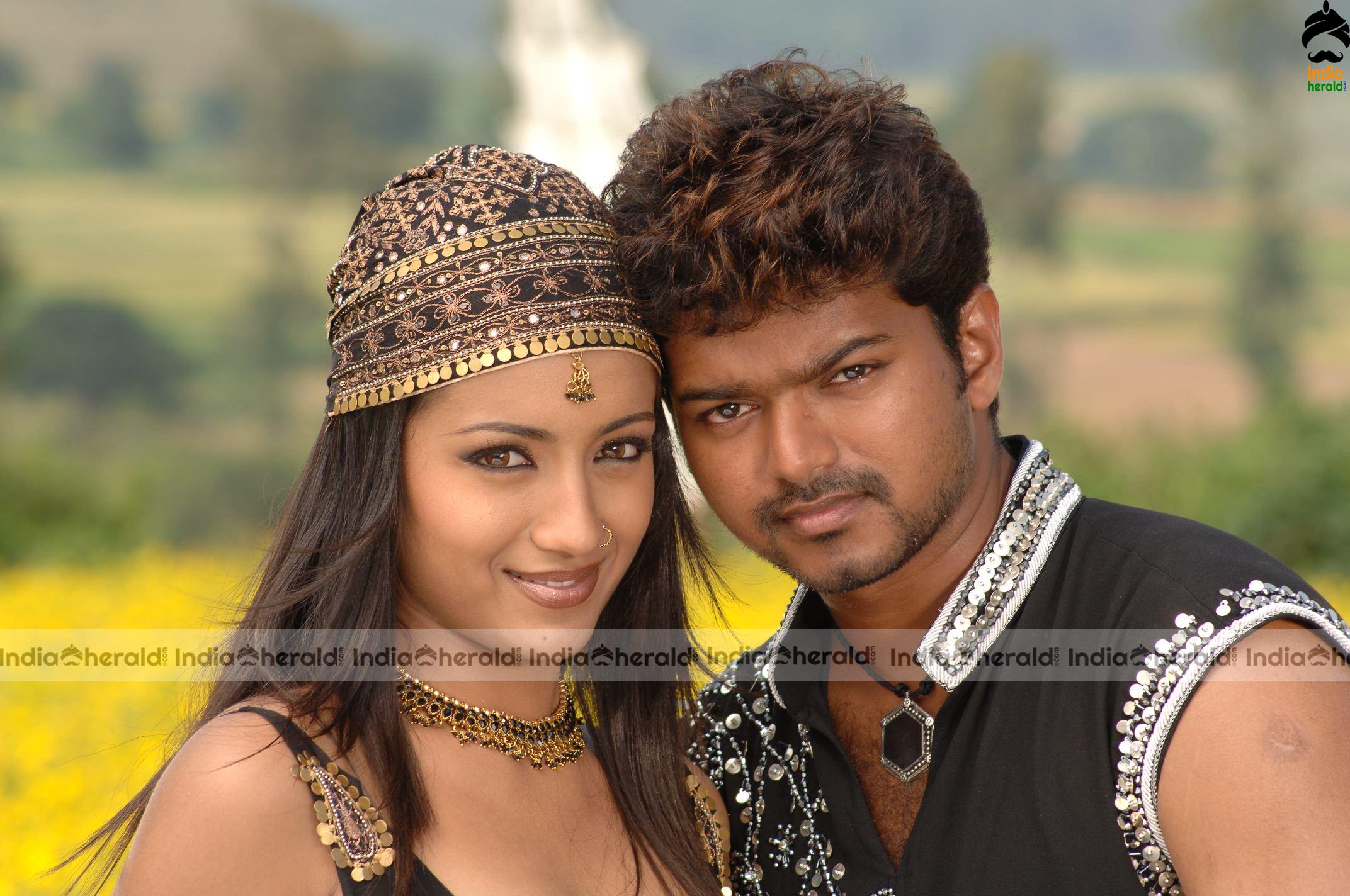 Actor Vijay Rare Photos with Hot Trisha from 2006 movie Aat