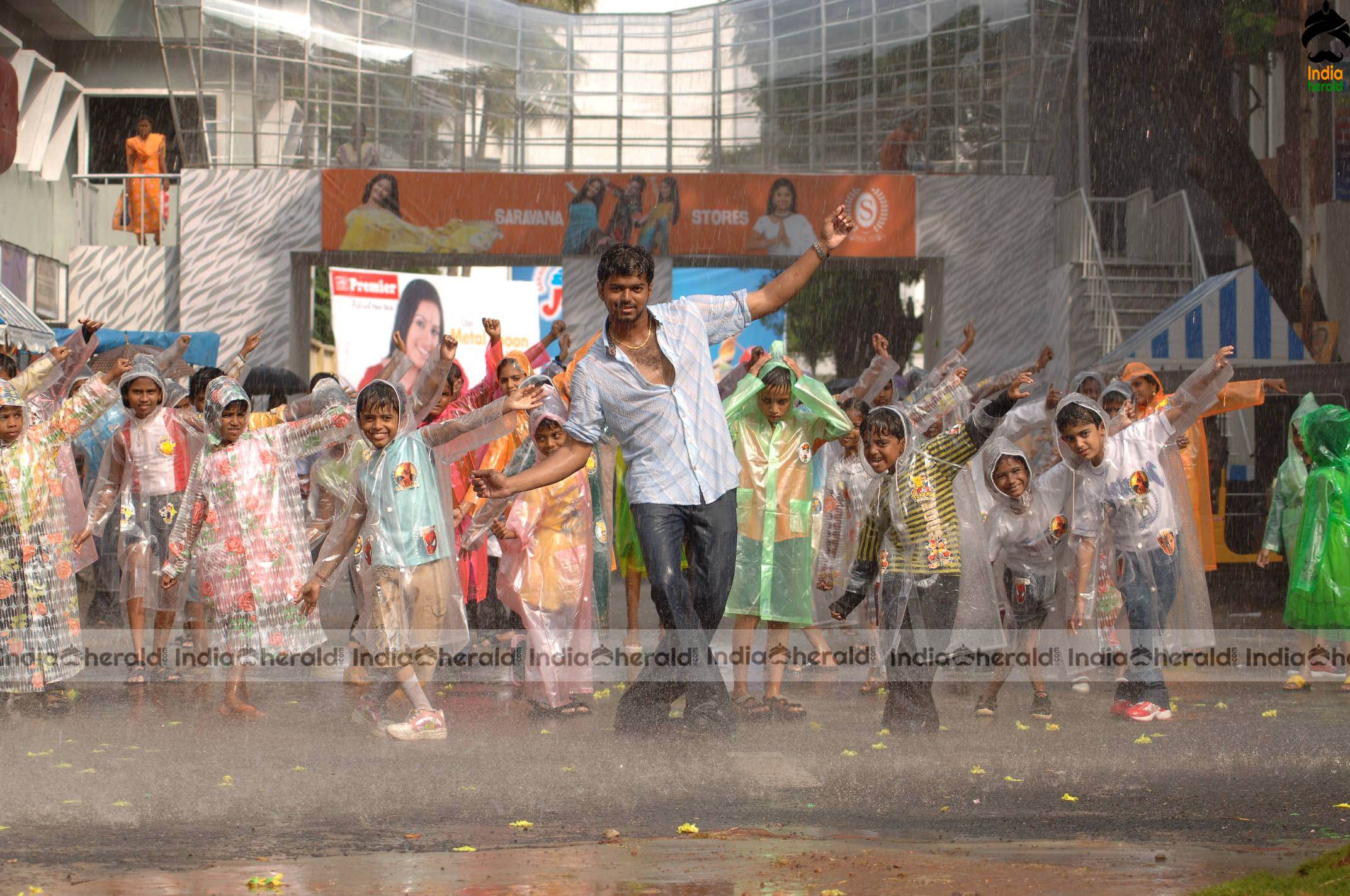 Actor Vijay Rare Photos with Hot Trisha from 2006 movie Aat