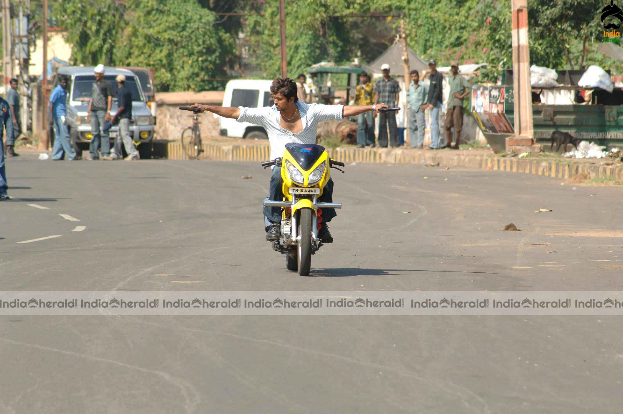 Actor Vijay Rare Photos with Hot Trisha from 2006 movie Aat