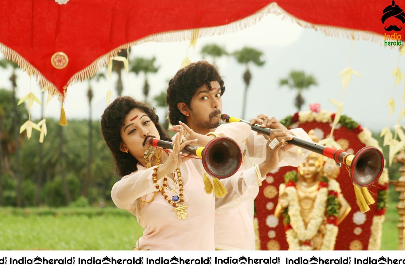 Actor Vijay Unseen Photos with Hot Nayantara from Villu mov