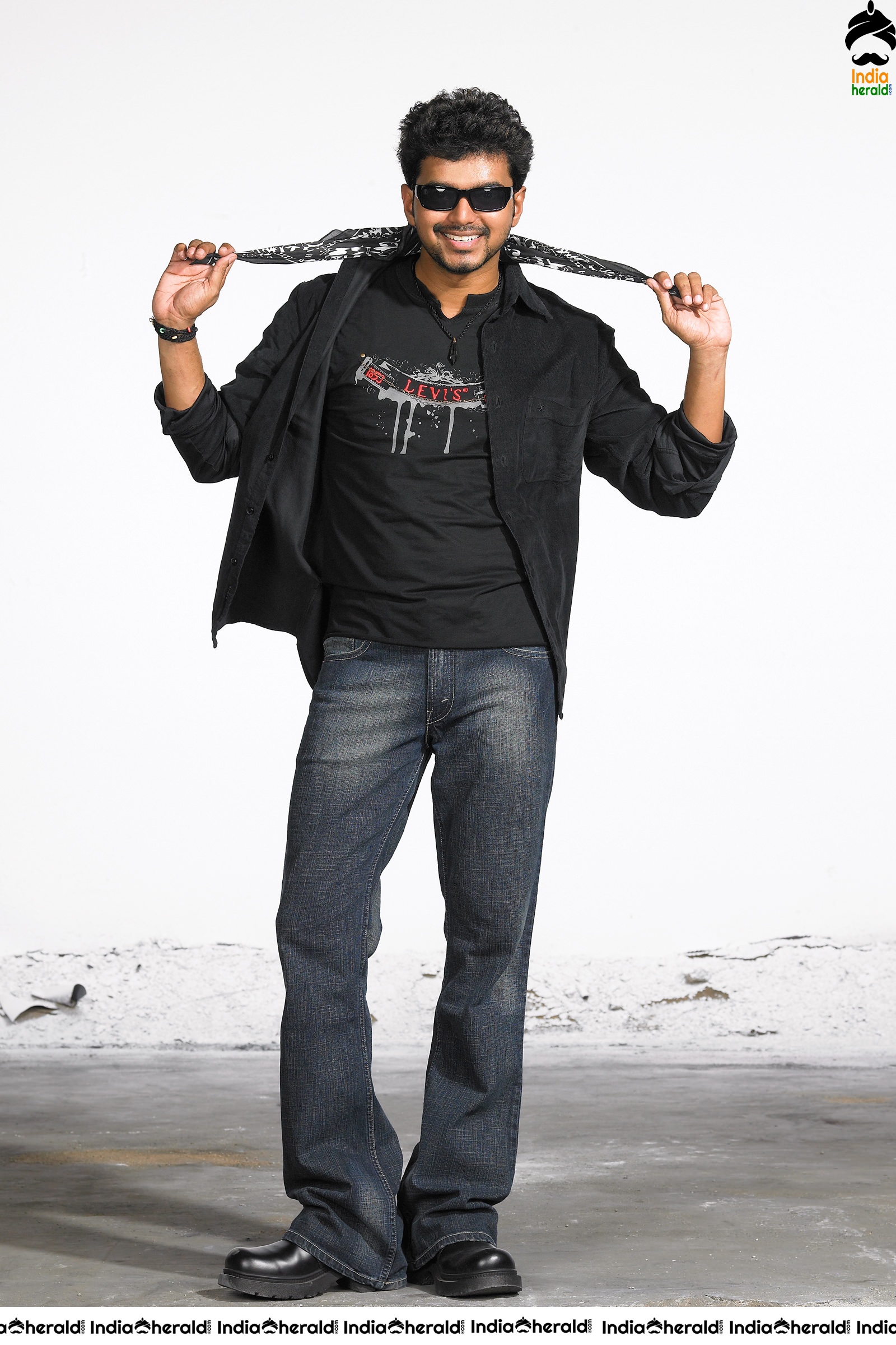 Actor Vijay Unseen Photoshoot Session for Pokkiri Movie Set