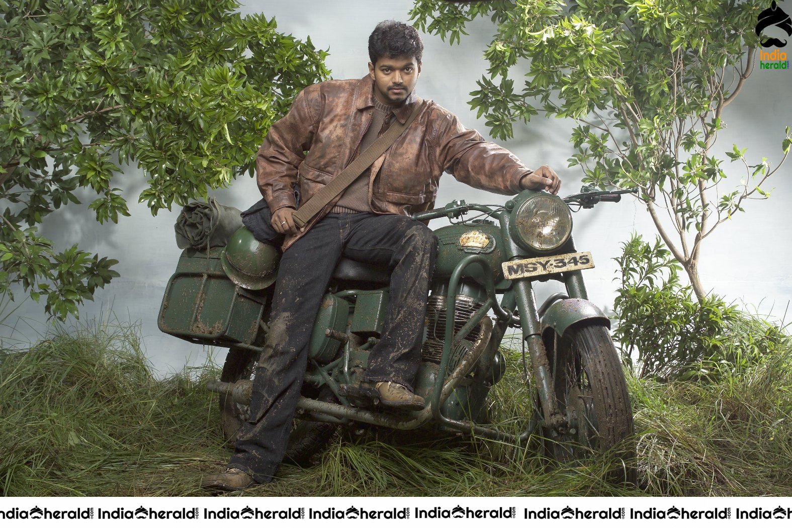 Actor Vijay Unseen Photoshoot Stills from Sachein Movie Set