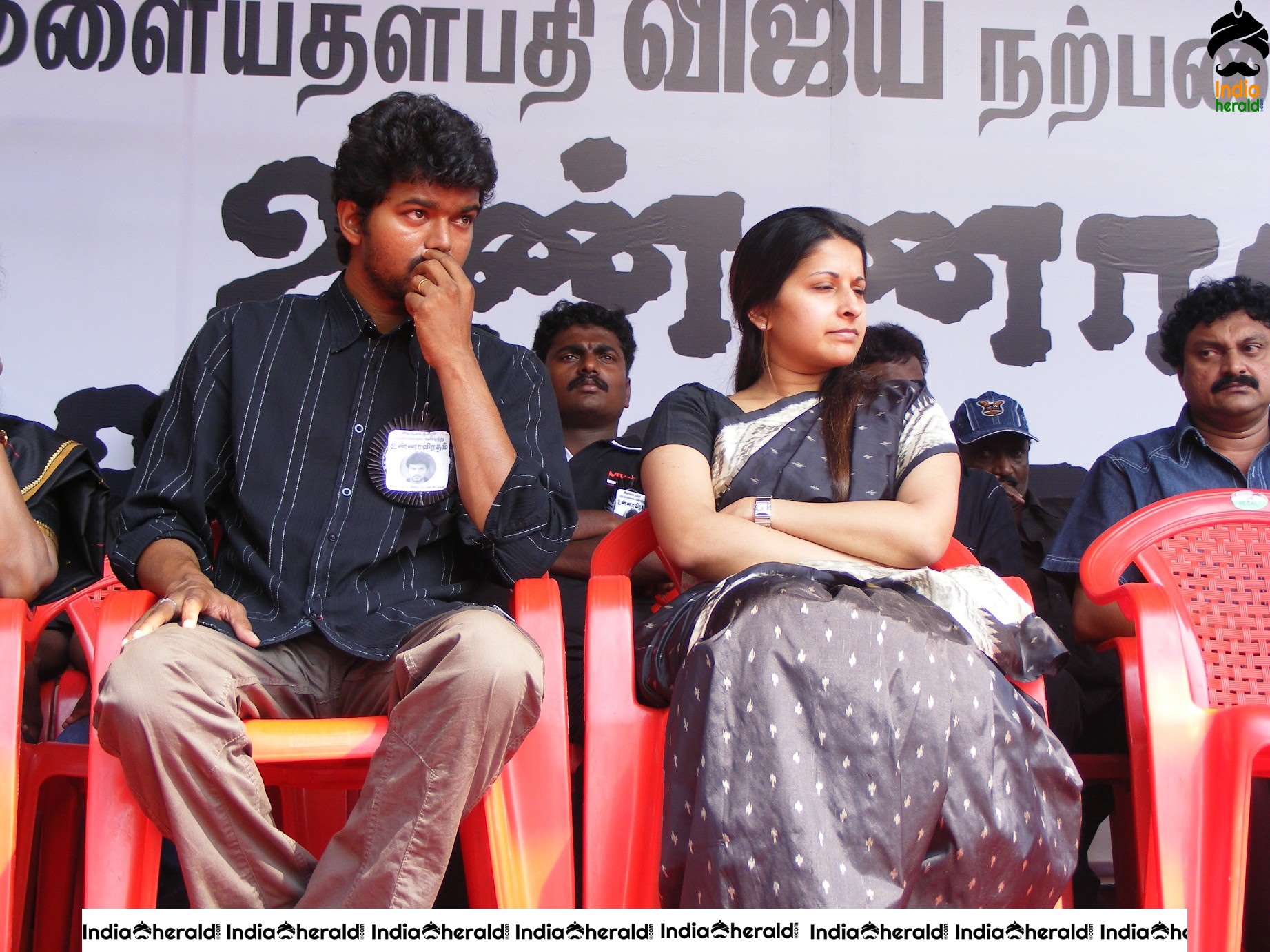 Actor Vijay with his wife while fasting for Eelam Tamils Se