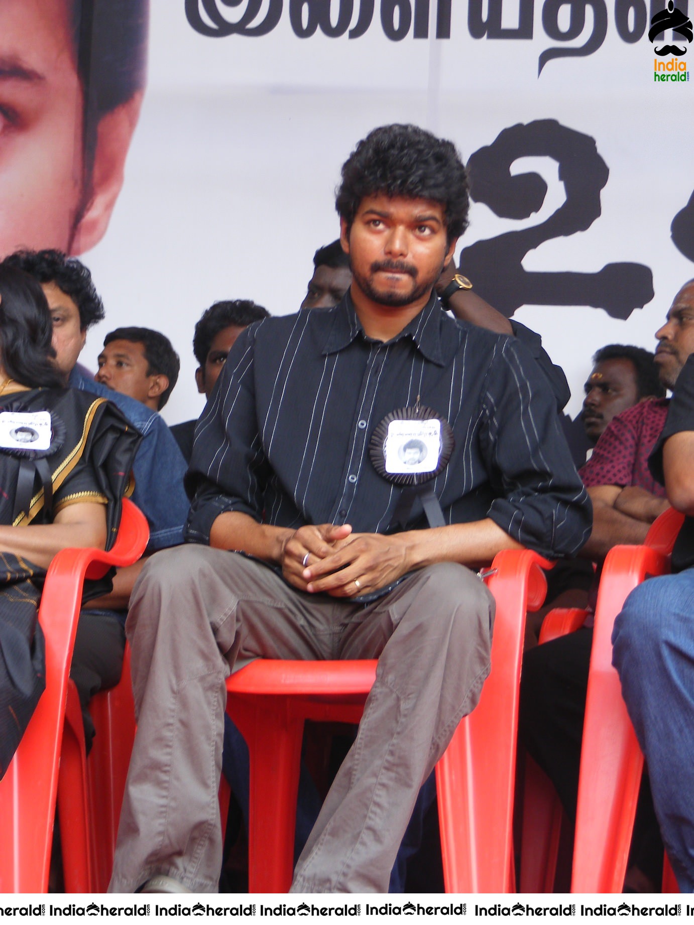 Actor Vijay with his wife while fasting for Eelam Tamils Se