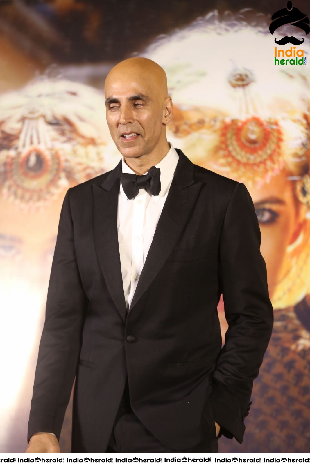 Akshay Kumar seen with Fully Tonsured Head at an event Set 3