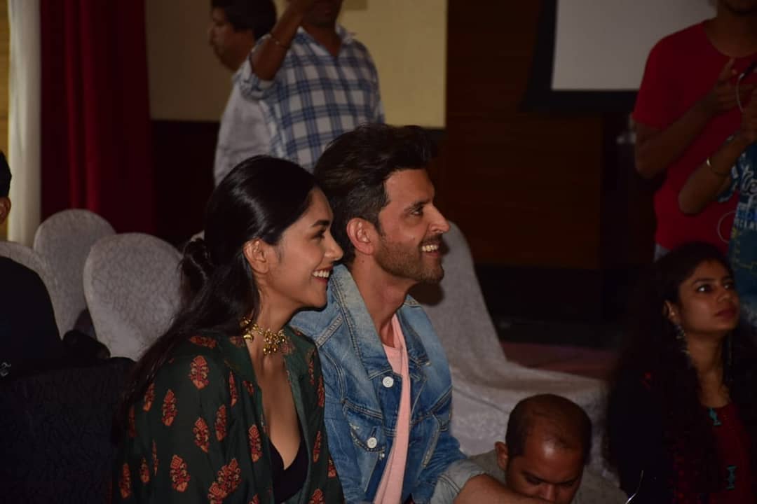 Hrithik Roshan And Mrunal Thakur Promoting Super 30 Movie W