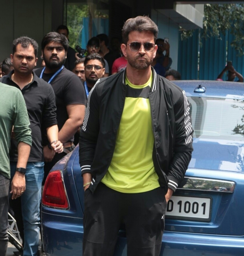 Hrithik Roshan Looking Handsome At Juhu