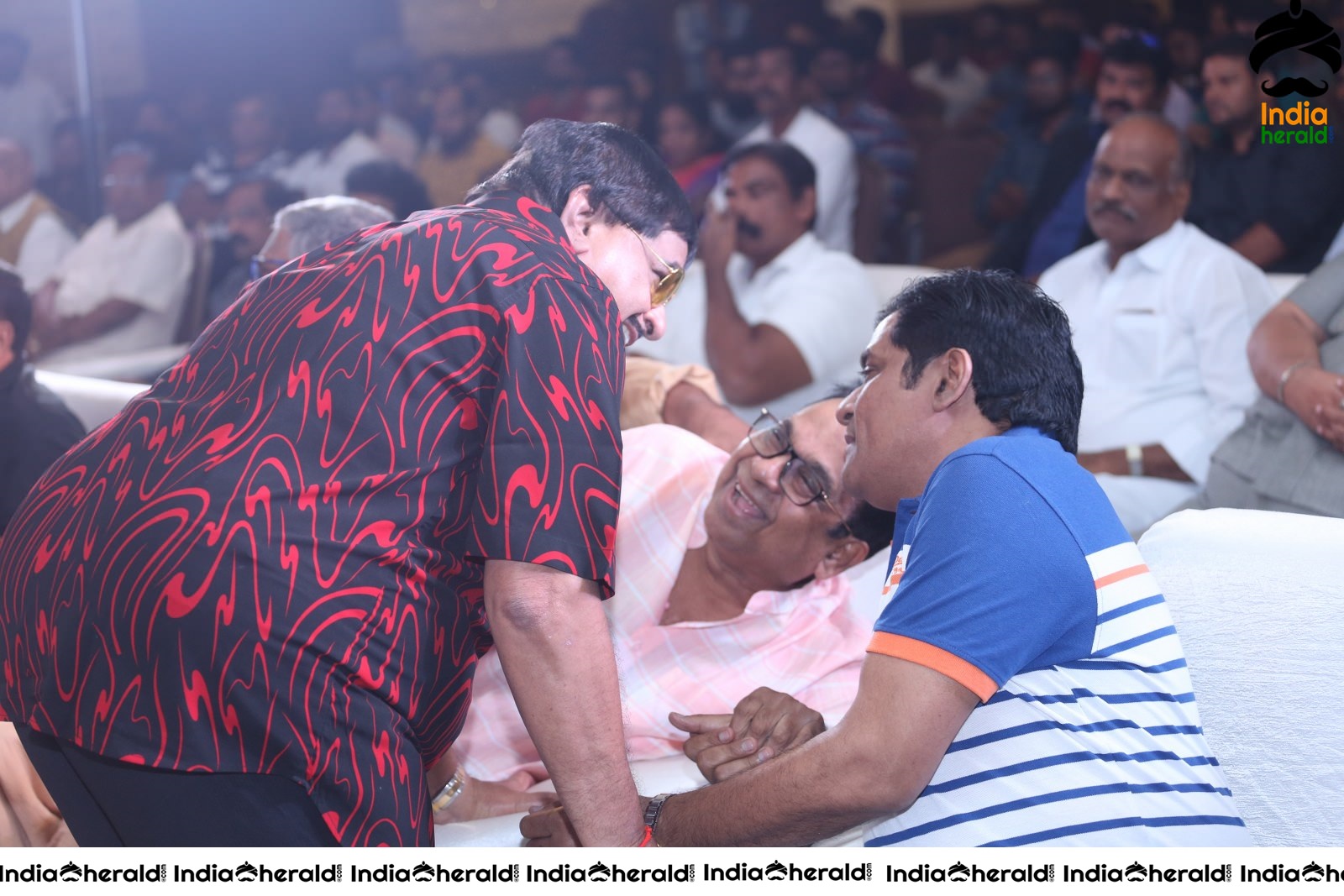 Legendary Comedy Actors Brahmanandam and Ali share a light