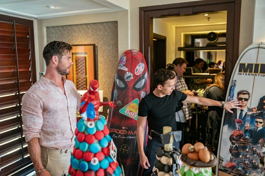 MIB International Agent H Meets Peter Parker aka Spiderman