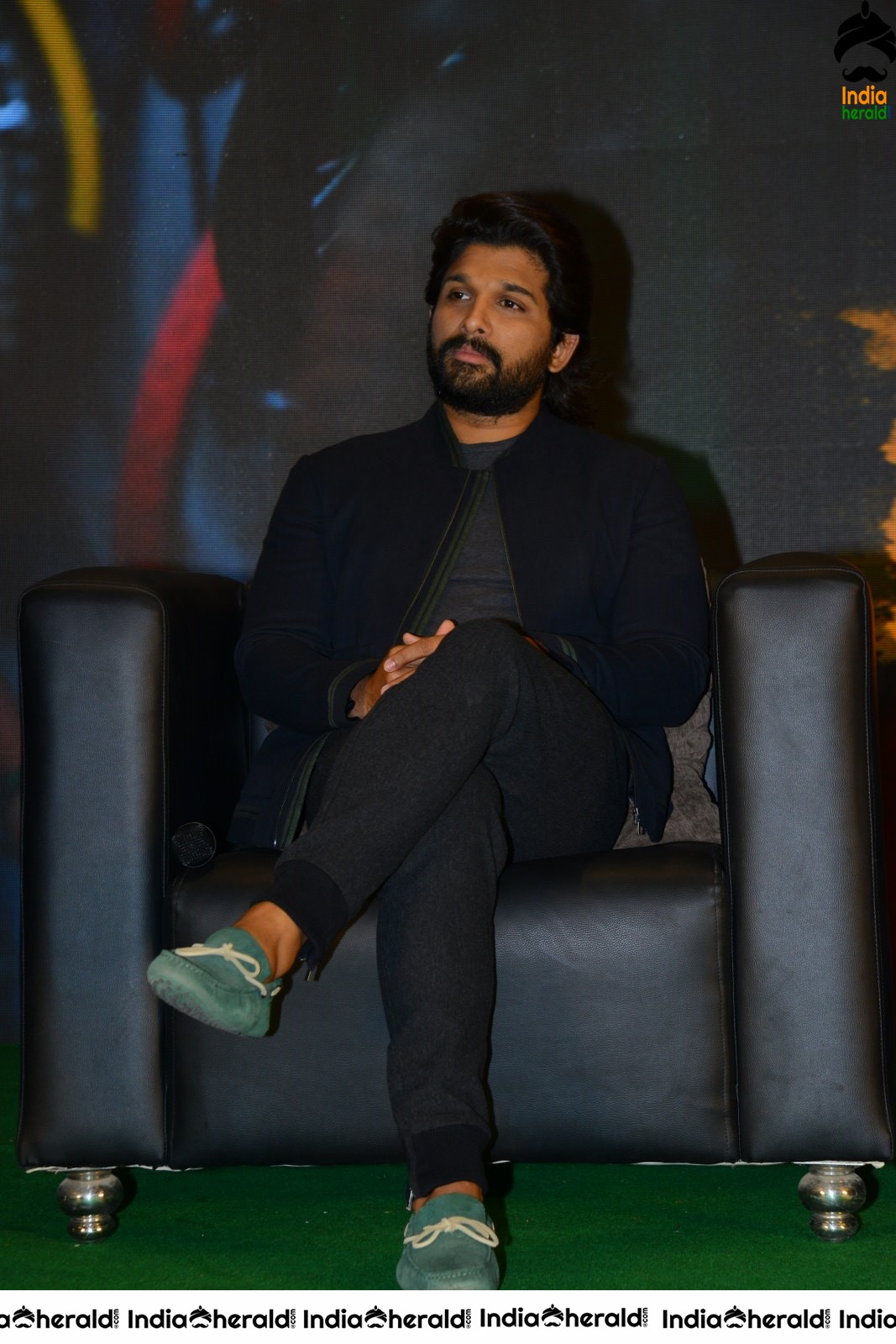 Various Moods of Actor Allu Arjun On the Stage Set 1