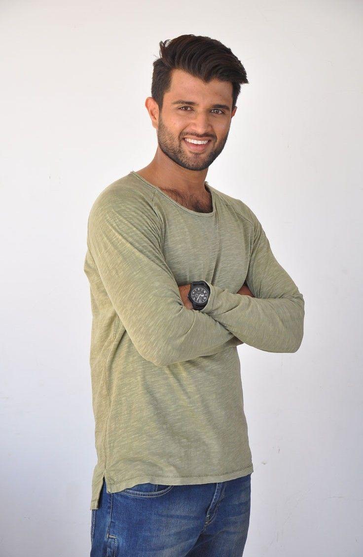 Vijay Devarakonda Stills At Dwaraka Interview