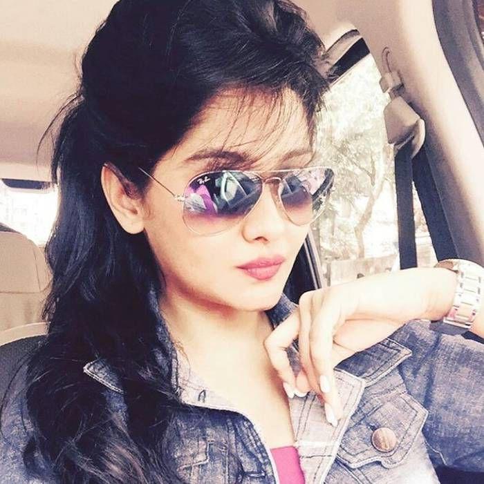 Actress Kanchi Singh New Pics & Wallpapers