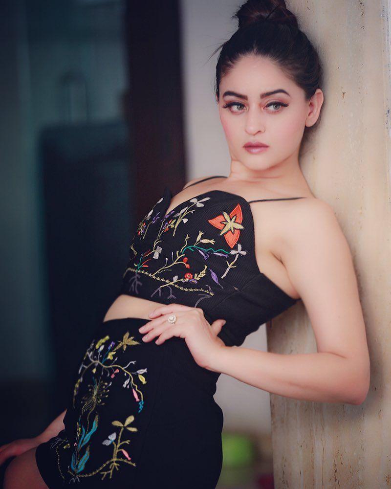 Actress Mahhi Vij New Photoshoot Stills is Dreamy & Beautif