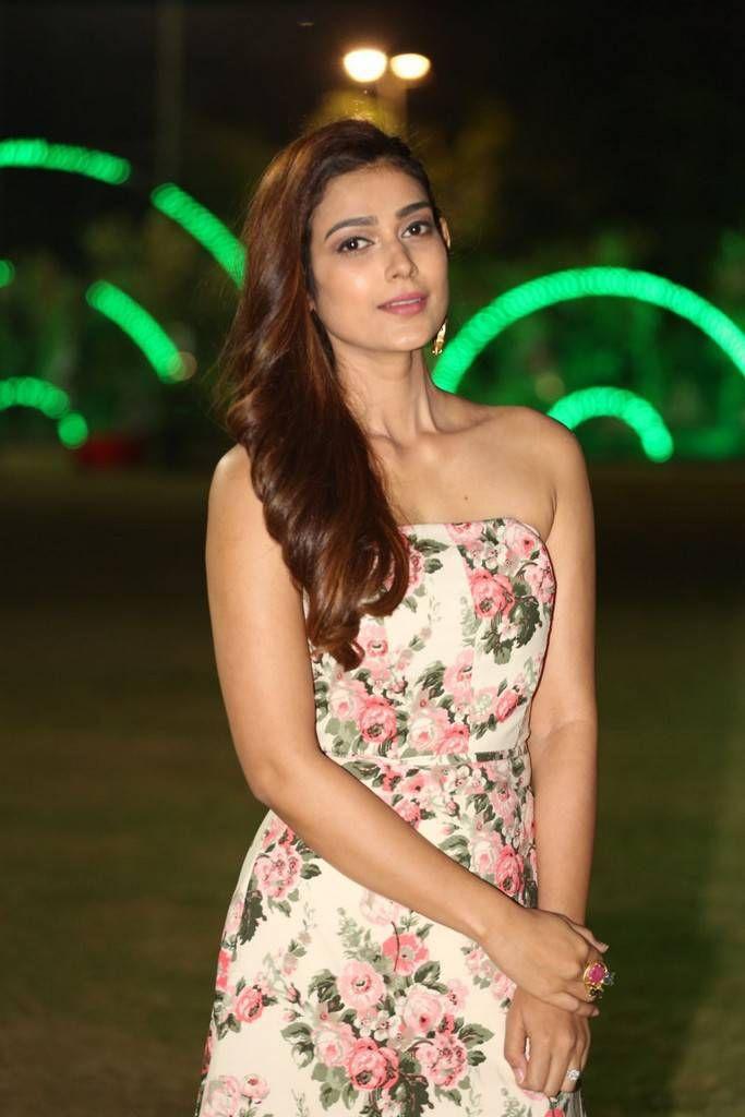 Actress Akanksha Singh Latest Photo Stills